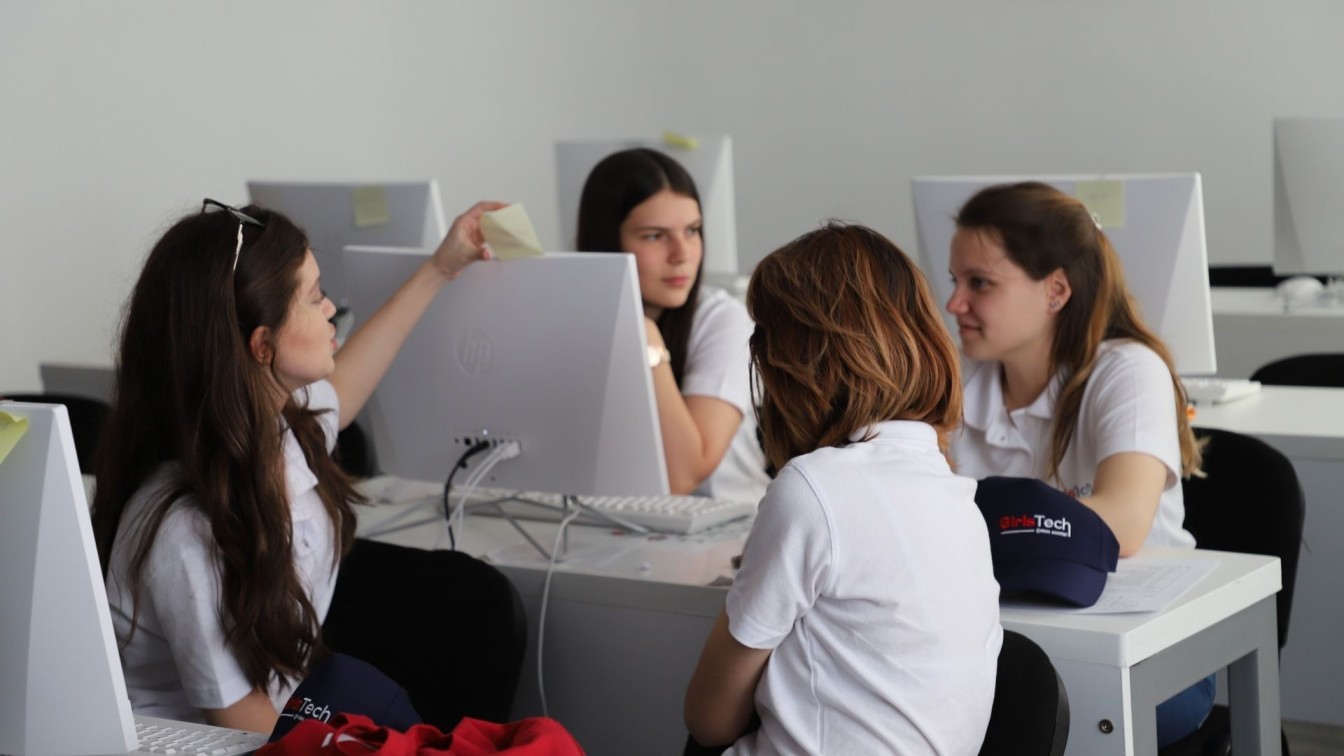 The training began for the girls of Girls TECH program - KEDS